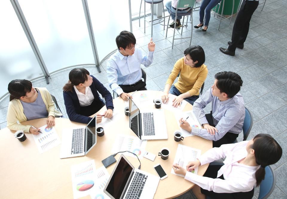 Simak, Perbedaan SFA dan CRM Sales! | MileApp Blog